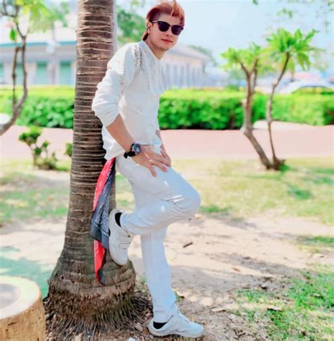 နေ ရှိုင်း