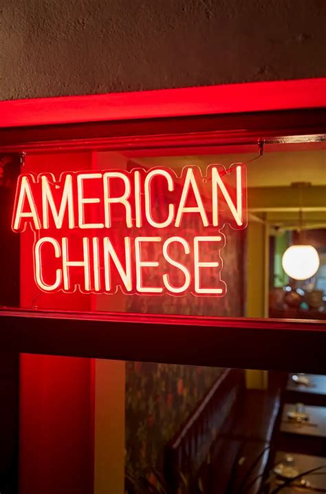 레트로한 벽지로 포인트를 준 14평 홍대 레스토랑인테리어 컨셉 마포구 연남동