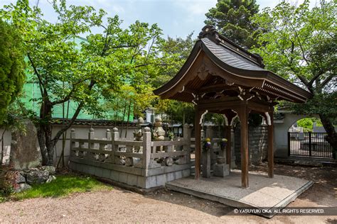 別所長治公と照子夫人の首塚・別所長治辞世の句碑 三木城の写真 城の写真集 お城めぐりfan Library