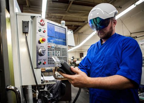 Daqri Smart Hardhat Aims To Change The Nature Of Work