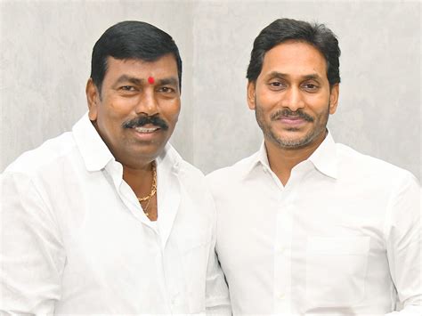వైఎస్‌ జగన్‌ను కలిసిన వైఎస్సార్‌సీపీ నేతలు ఫొటోలు Ysrcp Leaders Meet With Ys Jagan Mohan