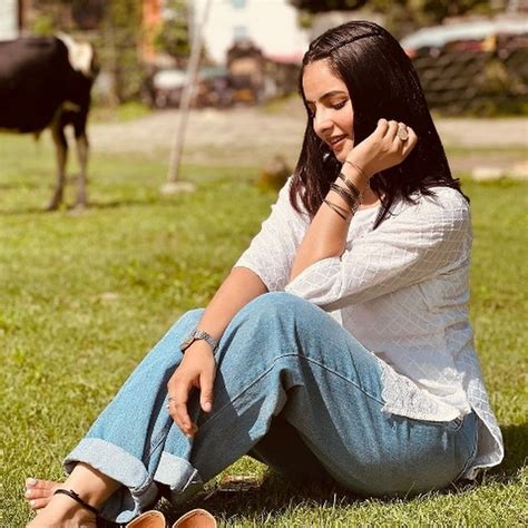 Nisha Bhandari Fan Page Youtube