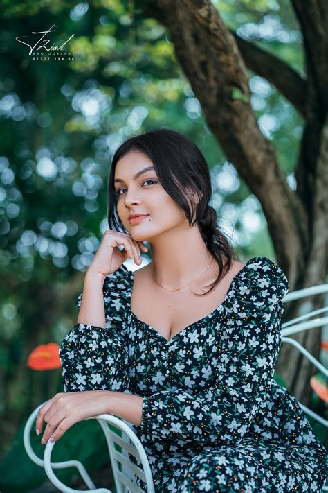 එයාට තියෙන්නෙත් අමුතු ලස්සනක් බලන්නකෝ බොරුද කියලා එක පාරක් දැක්කොත් ඇස් වශී වෙන තරම් ලස්සන