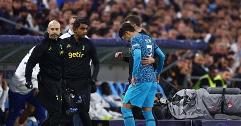 英 매체 손흥민 눈 주위 4군데 골절…오늘 수술 받는다