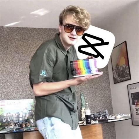 Communism R Tommyinnit