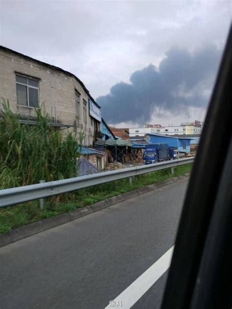 佛山一工廠發生火災 現場濃煙滾滾 每日頭條