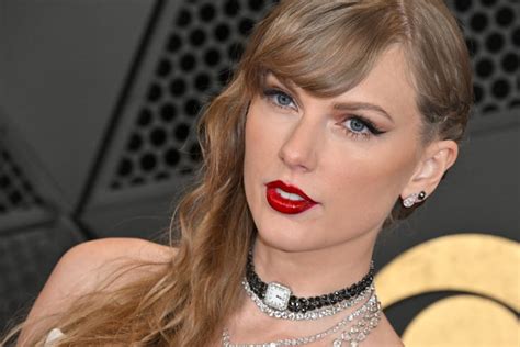 What Eyeliner Does Taylor Swift Wear We Found Out Ps Beauty