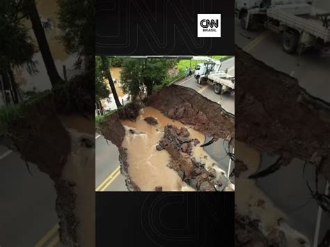 Vídeo Cratera Se Abre Em Rodovia De Santa Catarina Após Cidade Ser