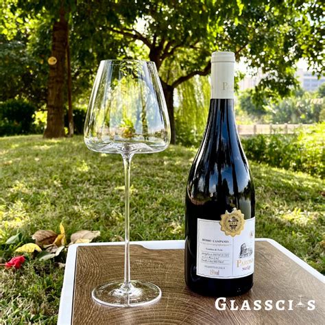 Flat Bottom Wine Glasses An Ergonomic Swirl Design Glasscias