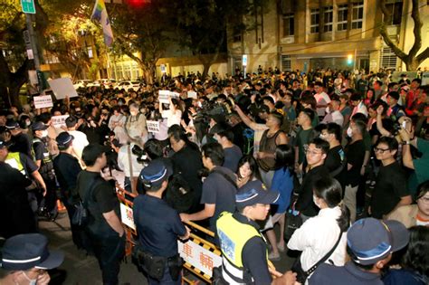 青年學生深夜集結抗議 太陽花再現？作家不禁吐1句 政治 中時新聞網