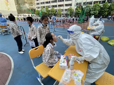 核酸检测进校园 筑牢师生防疫墙桂鼎学校小学部开展核酸大检测 南宁高新技术产业开发区桂鼎学校