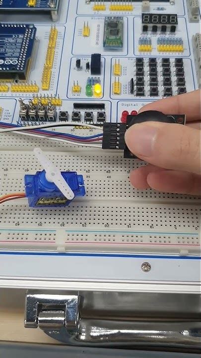 로봇폴리텍 전자과 로봇캡스톤디자인기초 조이스틱을 이용한 서보모터 제어 1 Youtube