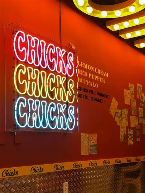 휴양지 컨셉의 자유로운 분위기 12평 펍 인테리어 인천 중구 중산동