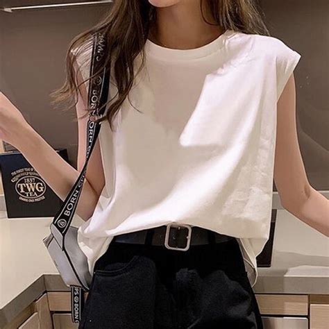 เสื้อแขนกุดผู้หญิงน่ารัก เสื้อยืดoversizeสไตล์เกาหลี ทันสมัยไม่เสริมไหล่ Shopee Thailand