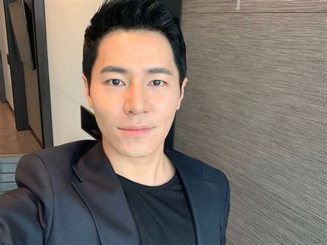 Pin Oleh Lee Kyu Hyung Lee Di Lee Kyu Hyung
