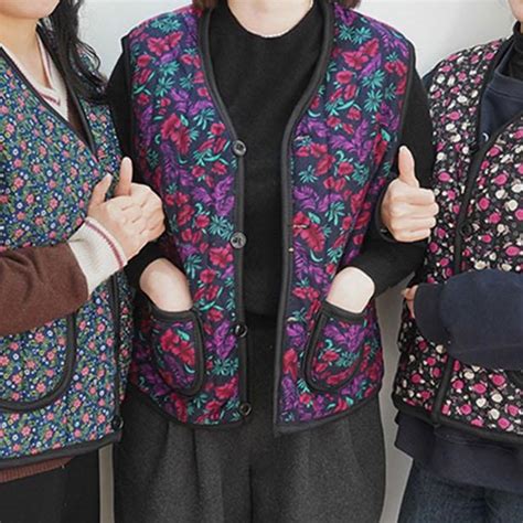 할머니 겨울 촌캉스 누빔 조끼 털조끼 [몸빼 바지 방한 버선 김장 꽃무늬 기모 요술 할매 보온 여성 융털 시골 옷 일바지 레트로] 에이블리