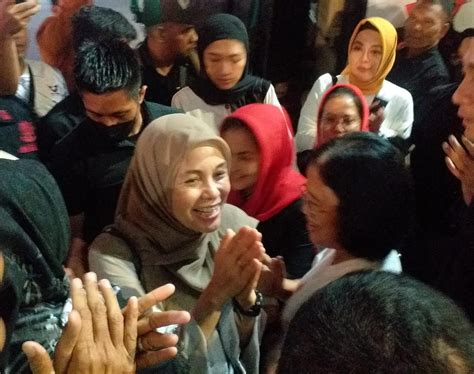Siti Atiqah Minta Doa Warga Surabaya Untuk Ganjar Pranowo Thejavapost