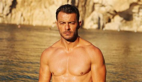 Γιώργος Αγγελοπουλος «Είμαι ερωτευμένος λεπτομέρειες δεν χρειάζονται