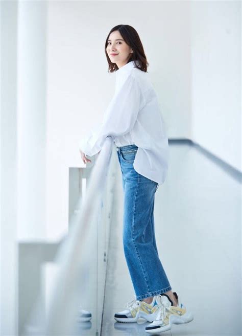 宋佳心真大穿裙子只系一顆扣子一轉身全世界都安靜了 壹讀