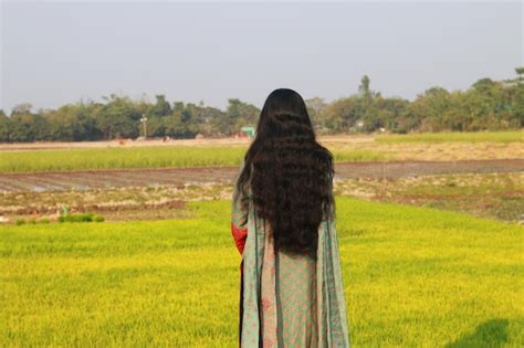 Premium Photo Girl Wearing Desi Indian Dress