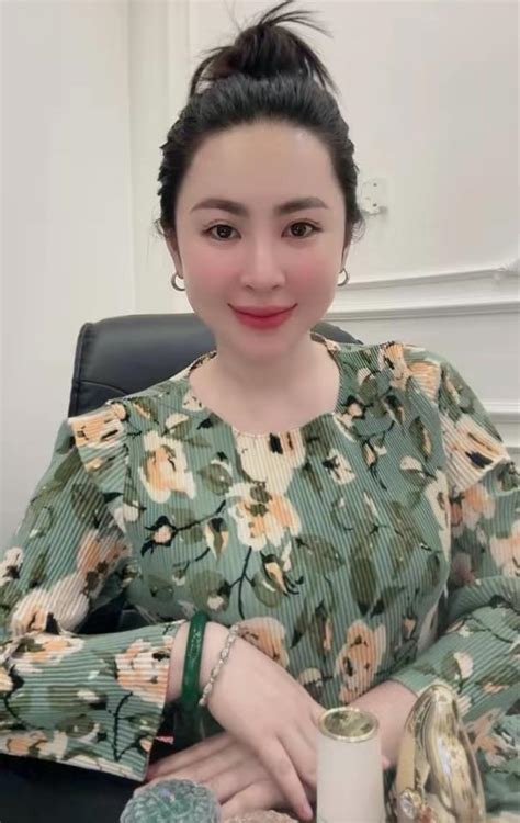 Hoàng Tuyết Nhi Hello Sisters So I Have A Little Something To Talk