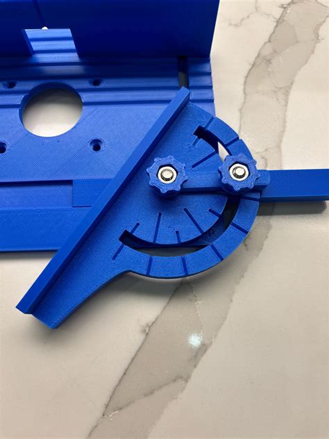 Makita Mini Bench Top Router Table Insert With Angle Fence Guide For Woodworking Bench Drt50