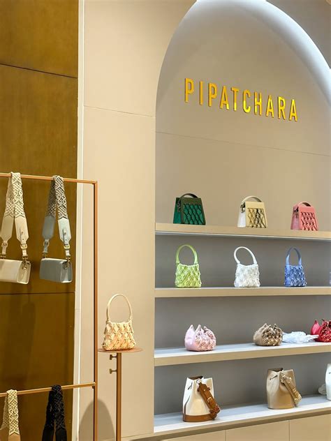 Thedetailsoftoday𓂋 On Twitter มาเดินเซนทรัลชิดลม เพิ่งรู้ว่า Pipatchara เซล 25 เกือบทุกใบเลย