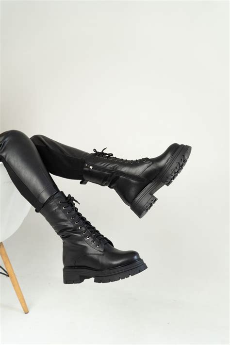 обувь реклама ботинки демисезонные кожаные берцы контент | Combat boots ...
