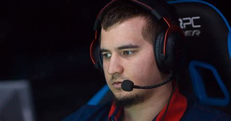 СМИ в Gambit Esports был конфликт между Daxak и Afoninje