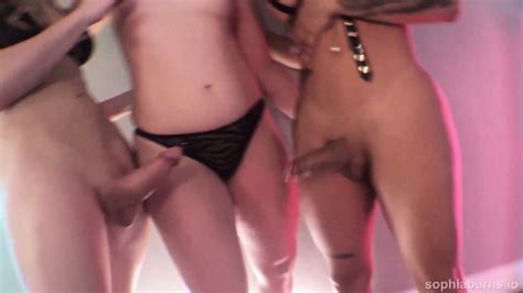 Sophia Burns Contre Eva Maxin Et Olivia Eporner