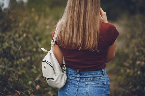 Chica En El Parque Foto Gratis