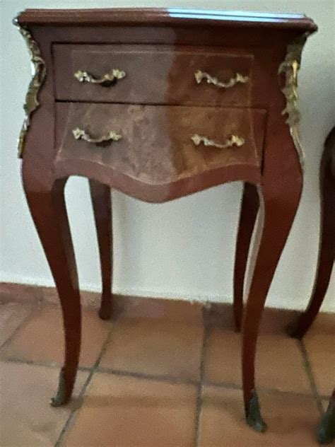 κομοδινα μασιφ τριανταφυλλια Έπιπλα Insomnia Gr