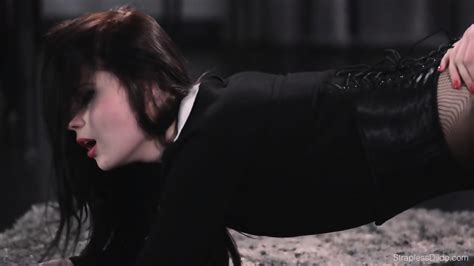 Ella Martin And Maria Pie Foot Worship To Strapon Sex Patricia