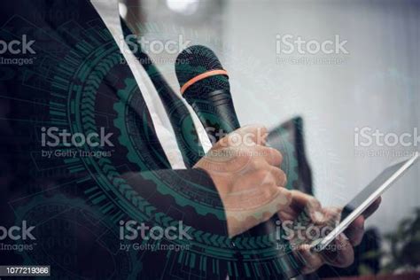 음성 회의 Iot 개념입니다 교사 스피커 또는 사업 개최 마이크 스마트폰 데이터 시스템에 대 한 관리를 위한 그래픽 인터페이스와 인터넷 통신 기술입니다 경영자에 대한 스톡