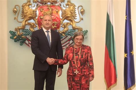 Румен Радев удостои с висши държавни отличия изтъкнати български учени