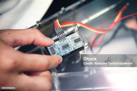 มือถือแผงวงจร Arduino โครงการเรียนรู้ Stem ภาพสต็อก ดาวน์โหลดรูปภาพ
