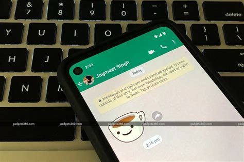 Whatsapp Beta Version Allows Testers To Try New Voice Chats And Send For Admin Review Feature