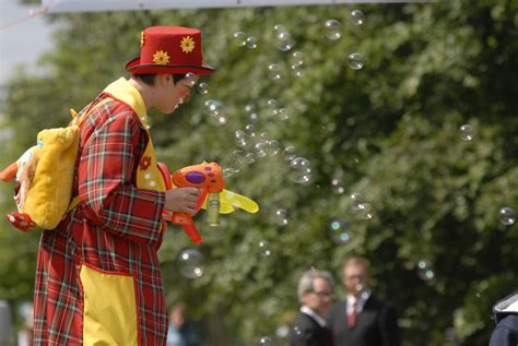 무료 이미지 시골뜨기 장난 전구 비누 환대 우디 식물 나무 휴양 공연 예술 축제 잔디 3872x2592