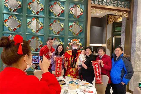 7天假期海底捞接待超800万人次，外卖贡献力量大｜消费有数疫情年夜饭餐饮