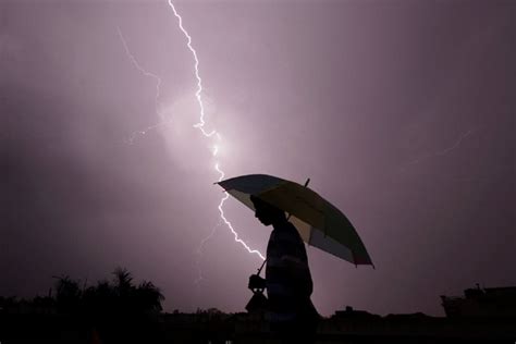 8 Killed As Heavy Rains Thunderstorms Batter South Bengal