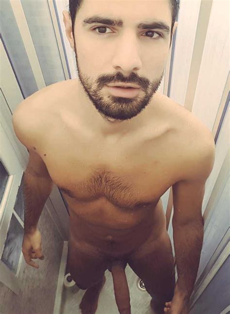 Giorgio del Trono Gay è tornato a mostrare il pisellone le foto porno BitchyX