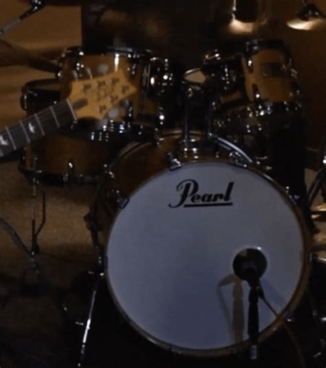Sorry For The Silly Question But Im Trying To Id The Drumkit In