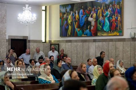 ارامنه تهران برای ایران و نیروهای مسلح دعا کردند عکس