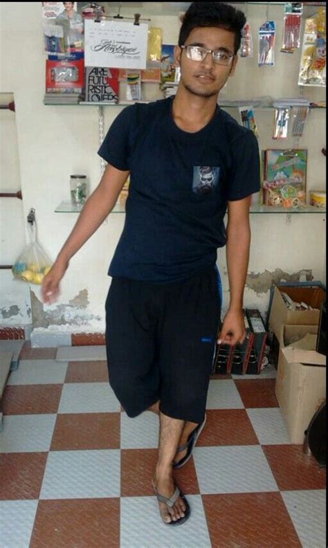 Kahi Kisi Bhi Gali Mein Jaaun Main Teri Khushbu Se Takraun Main Har Raat Jo Aata Hai Mujhe Woh