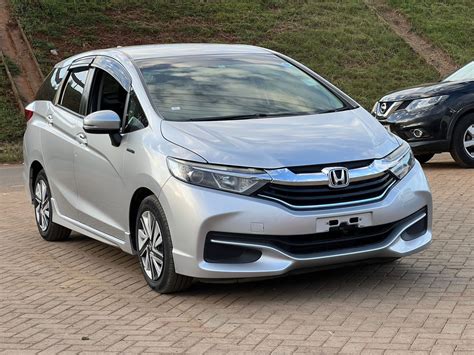 Honda Fit Shuttle Colombo Transfer