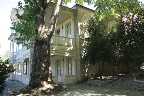 ისტორიანი პირადი ნივთები დიდი ილიას მუზეუმიდან ილიას