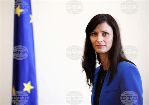 Очаква се кандидатът за министър председател на ГЕРБ СДС Мария Габриел да внесе в Народното