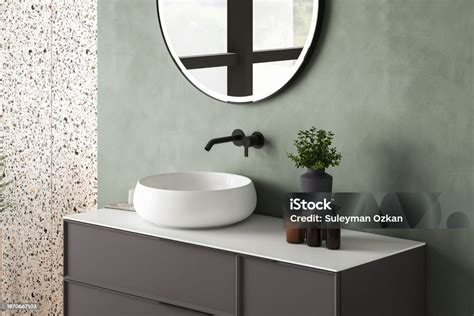 3d는 수도꼭지 아침 햇살 벽 우아함이 있는 흰색 세라믹 도자기 세면대가 있는 욕실의 세라믹 세면대 카운터 위에 원근감 있는 빈 공간을 닫습니다 0명에 대한 스톡 사진 및