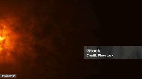 검은 배경을 배경으로 위쪽으로 흐르는 빛나는 주황색 불 입자가 있는 영화 배경 카메라 필름에 대한 스톡 사진 및 기타 이미지 카메라 필름 태우기 0명 Istock