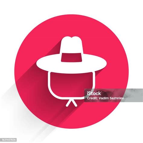 흰색 캠핑 모자 아이콘은 긴 그림자 배경으로 분리되어 있습니다 비치 모자 파나마 탐험가 여행자는 사냥 하이킹 관광을 위해 모자를